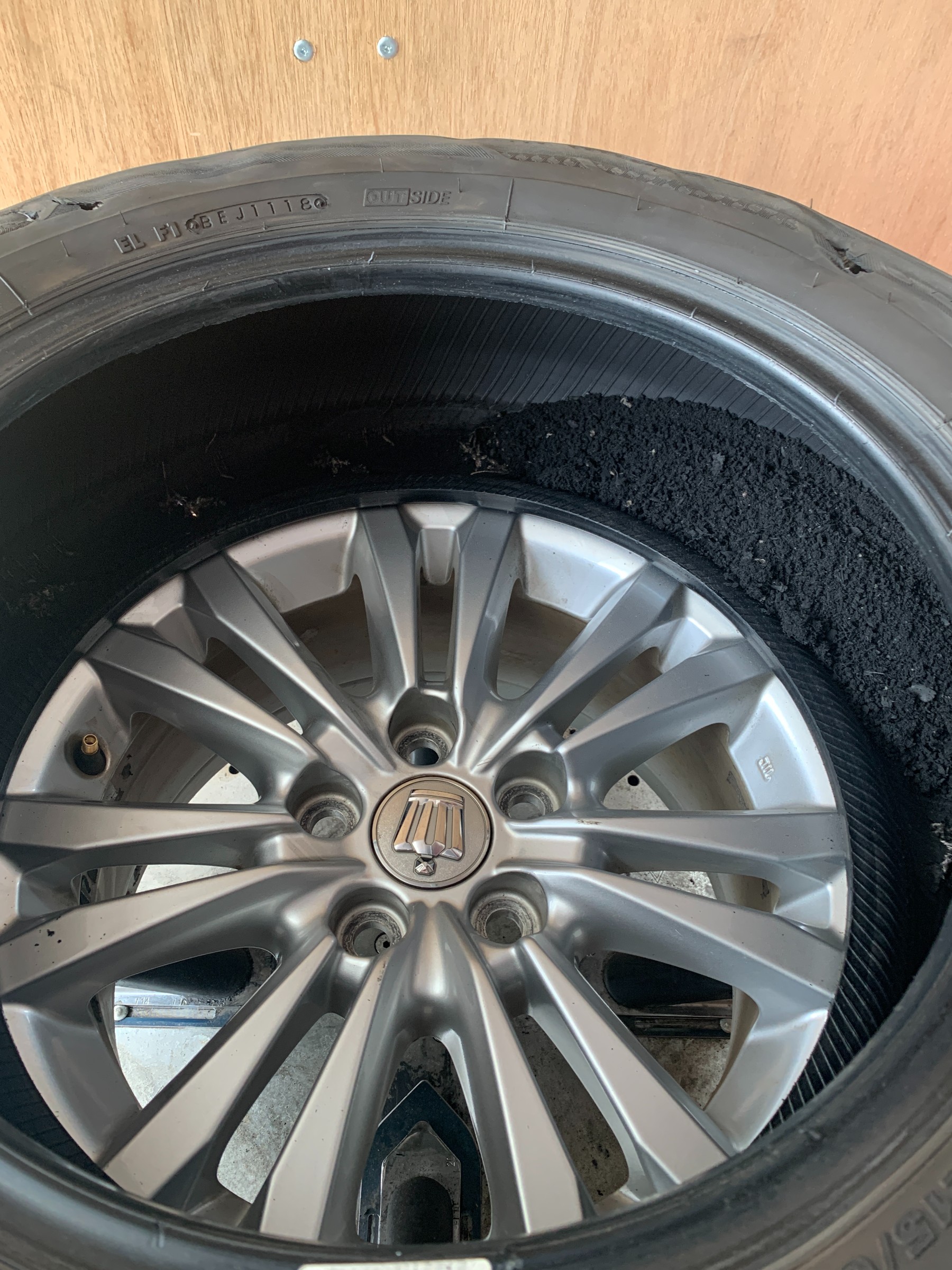 BMW 7シリーズ(F04)とレヴォーグ アライメント調整 | タイヤマン藻岩の日常 | ミスタータイヤマン 藻岩店 | 北海道のタイヤ、カー ...