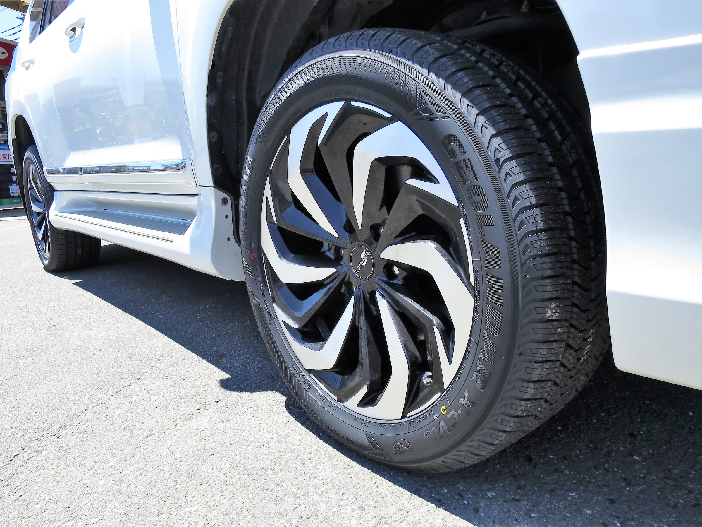 トヨタ ランドクルーザープラドにYOKOHAMA GEOLANDAR X-CV G057 | トヨタ ランドクルーザー タイヤ タイヤ・ホイール関連 > 乗用車用タイヤ交換 | スタッフ日記 ...