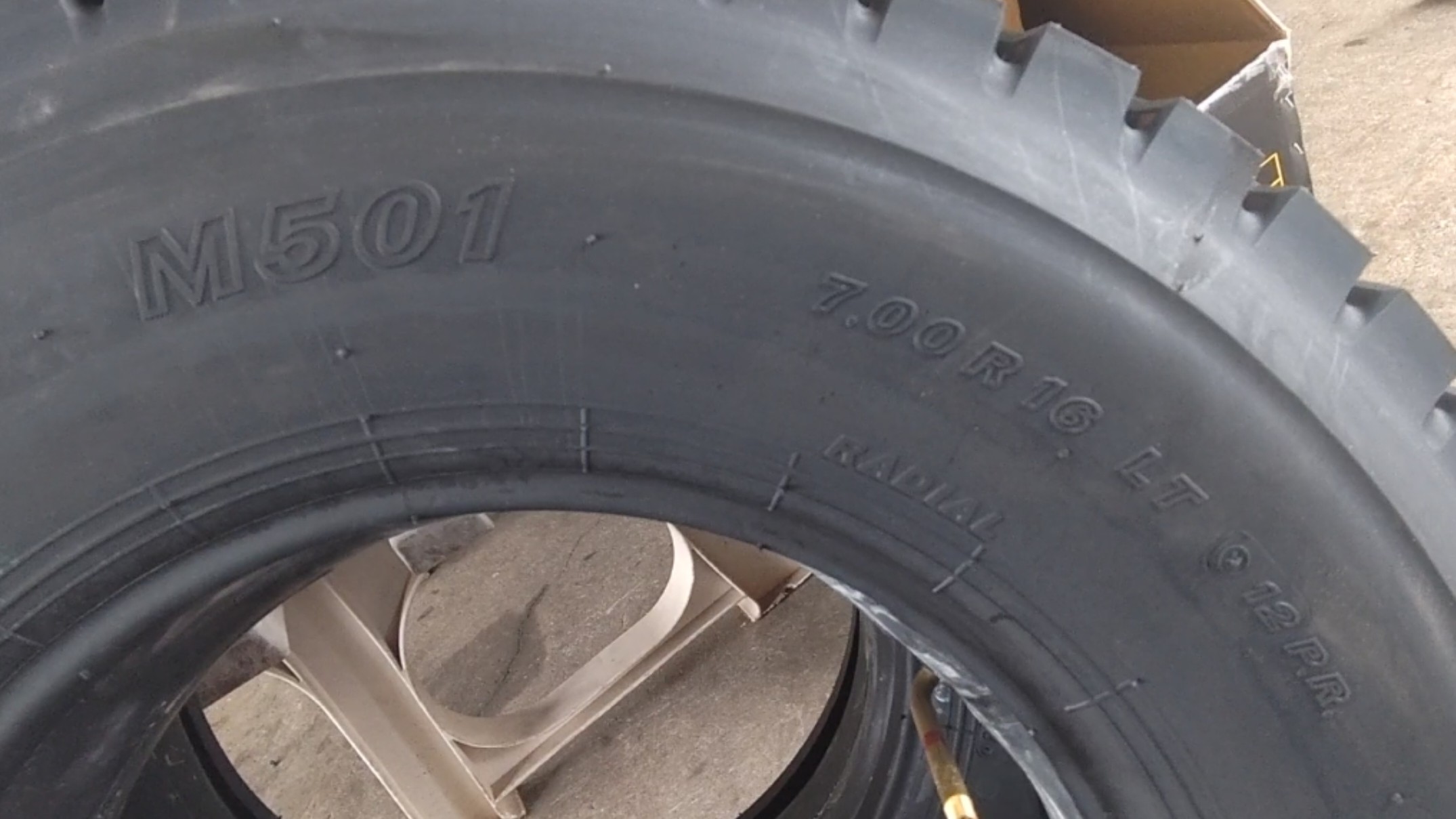 700R16 チューブ＆フラップをおさめよ!! | タイヤウーマンの日記 | ミスタータイヤマン 広尾店 | 北海道のタイヤ、カー用品ショップ ...