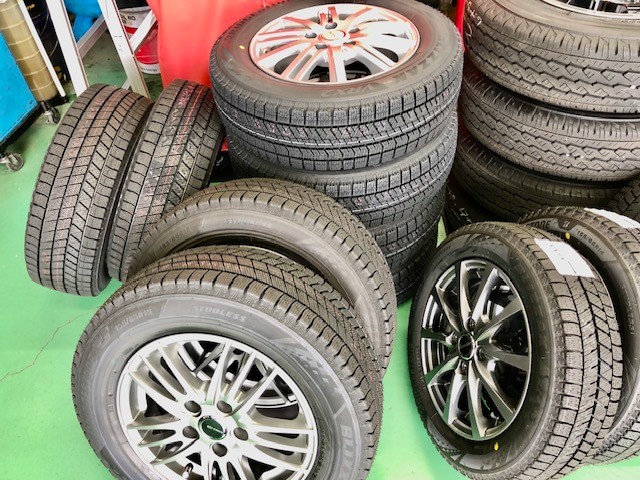 スタッドレスタイヤの交換増えてます | タイヤ タイヤ・ホイール関連 > 乗用車用タイヤ交換 | スタッフ日記 | ミスタータイヤマン 松山 ...