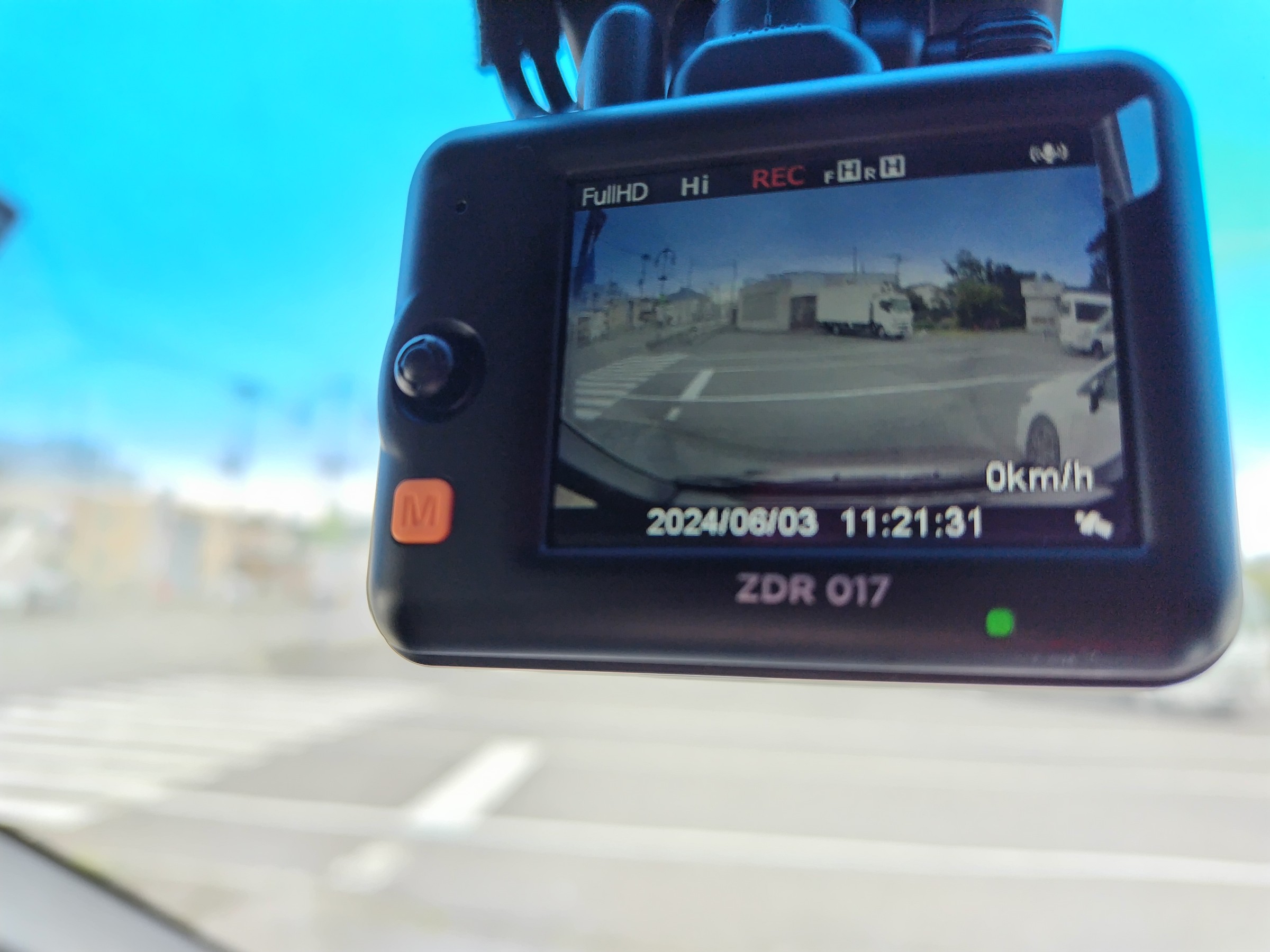 コムテックドラレコ ZDR026 ⇒ ZDR017へ交換!! | タイヤウーマンの日記 | ミスタータイヤマン 広尾店 | 北海道のタイヤ、カー用品ショップ ブリヂストンのタイヤ専門店