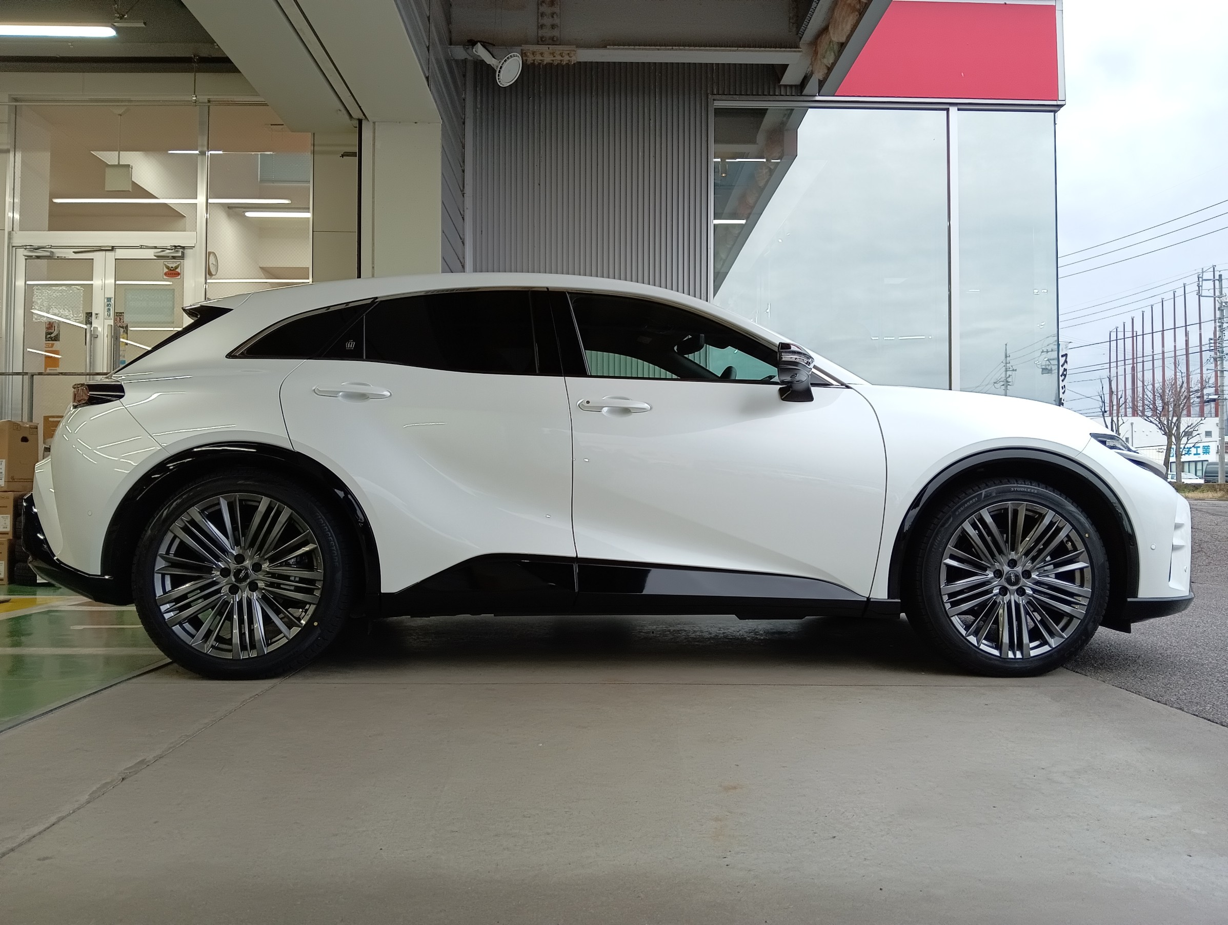 クラウンスポーツ VRX3 テイラーTL1 | トヨタ クラウン タイヤ タイヤ・ホイール関連 > 乗用車用タイヤ交換 | 技術・サービス ...