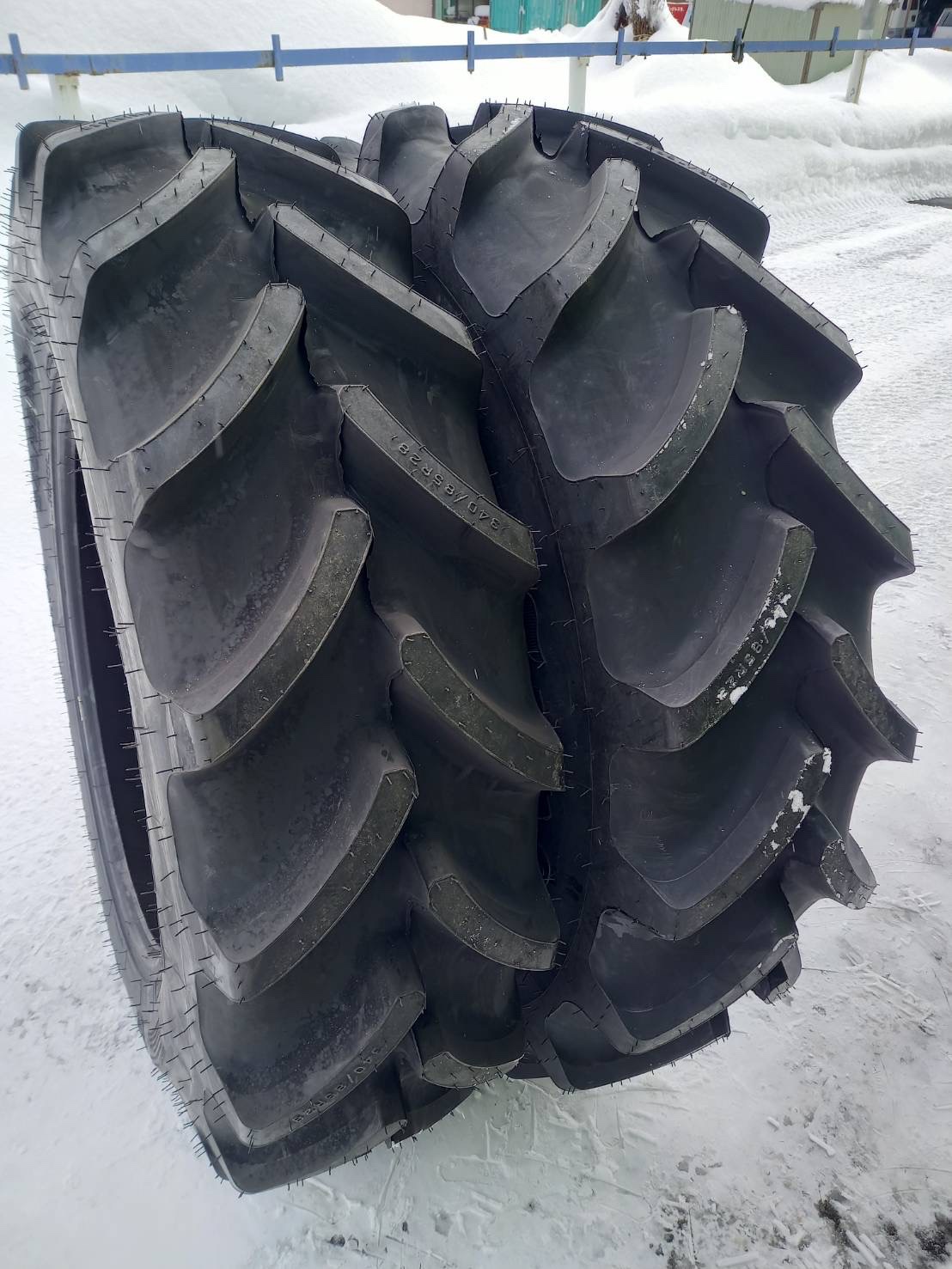 【トラクタータイヤ】続々入荷中！ | タイヤ タイヤ・ホイール関連 > トラック用タイヤ交換 | 技術・サービス | ミスタータイヤマン 名寄 ...