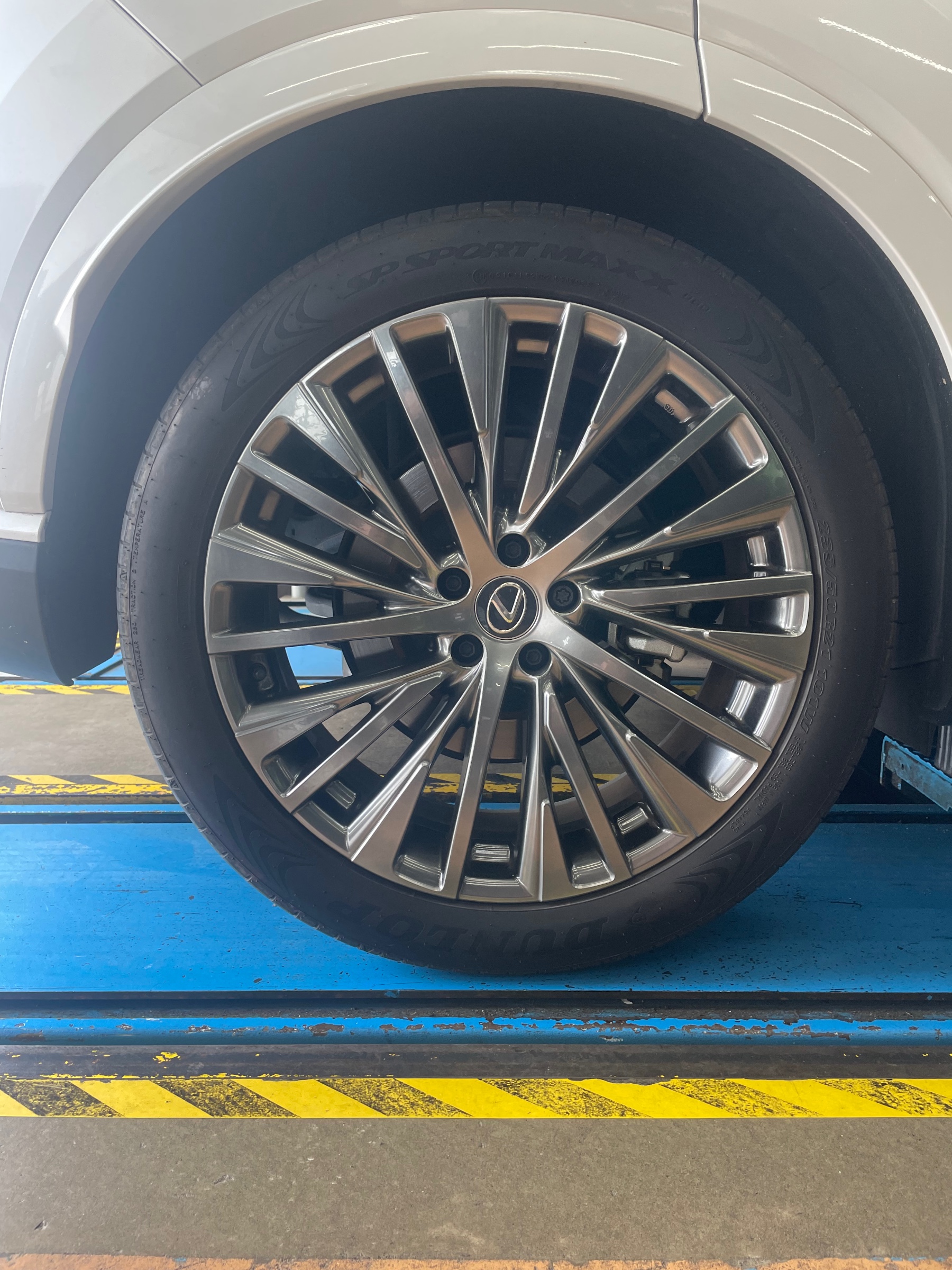 ☆LEXUS RX450+☆ タイヤ交換 ALENZA LX100 | レクサス RX タイヤ | 作業日記 | ミスタータイヤマン おだわら ...