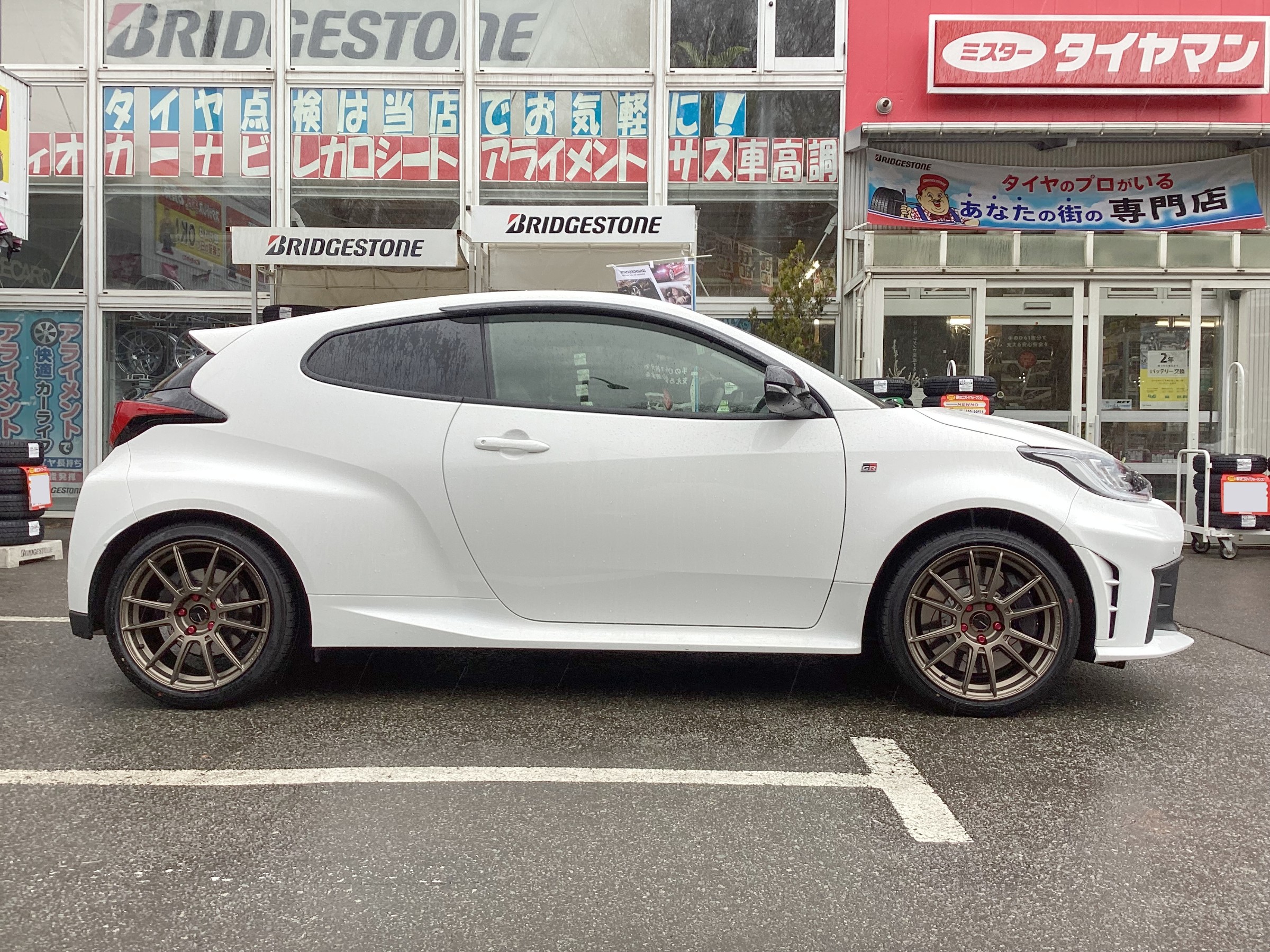 GRヤリス Weds SA-62R装着！ | スタッフ日記 | ミスタータイヤマン あらや店 | 秋田県のタイヤ、カー用品ショップ ブリヂストンのタイヤ専門店